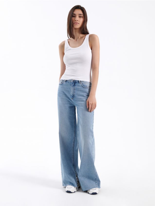 Dámské topy ⋆ Zkrácené, prodloužené, s potiskem i bez vzoru ⋆ House